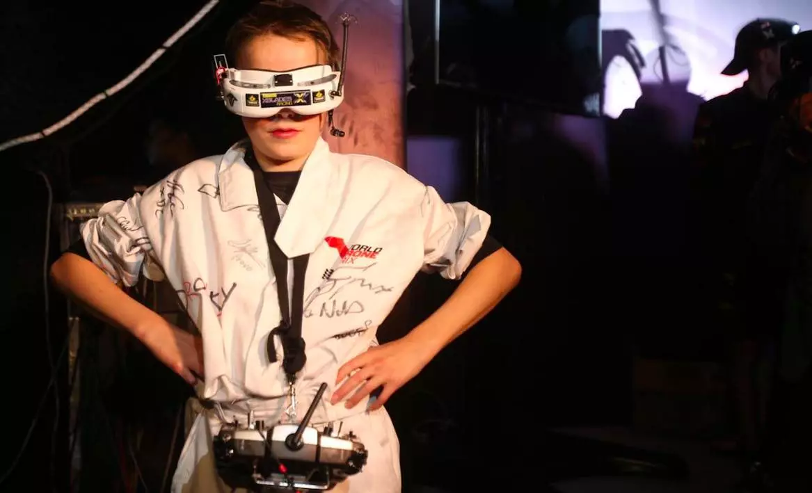 Un jove de 15 anys guanya 250.000 dòlars al World Drone Prix