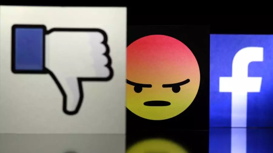 Facebook kritika