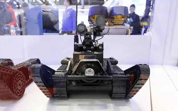 Кытай жаңы эле антитеррордук роботторду "мылтык жана гранаталар" менен куралданды.