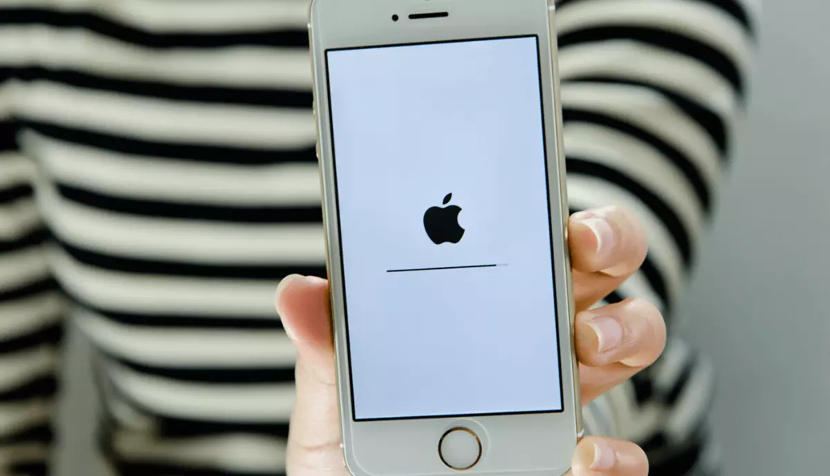 Apple กำลังบล็อกการค้นหา "เอเชีย" และ "วัยรุ่น" โดยสมมติว่าเป็นภาพอนาจาร
