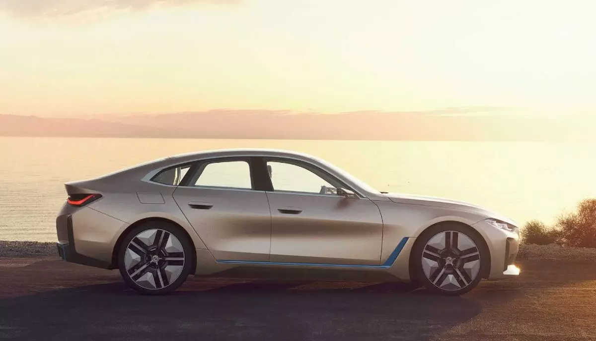 BMW i4 קונספט מכונית חשמלית_ תערוכת הרכב של ז'נבה 2020, טווח של 270 מייל