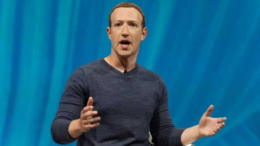 Цукерберг маълумоти корбари Facebook-ро барои аз байн бурдани рақобат ва дӯст доштани дӯстон истифода бурд