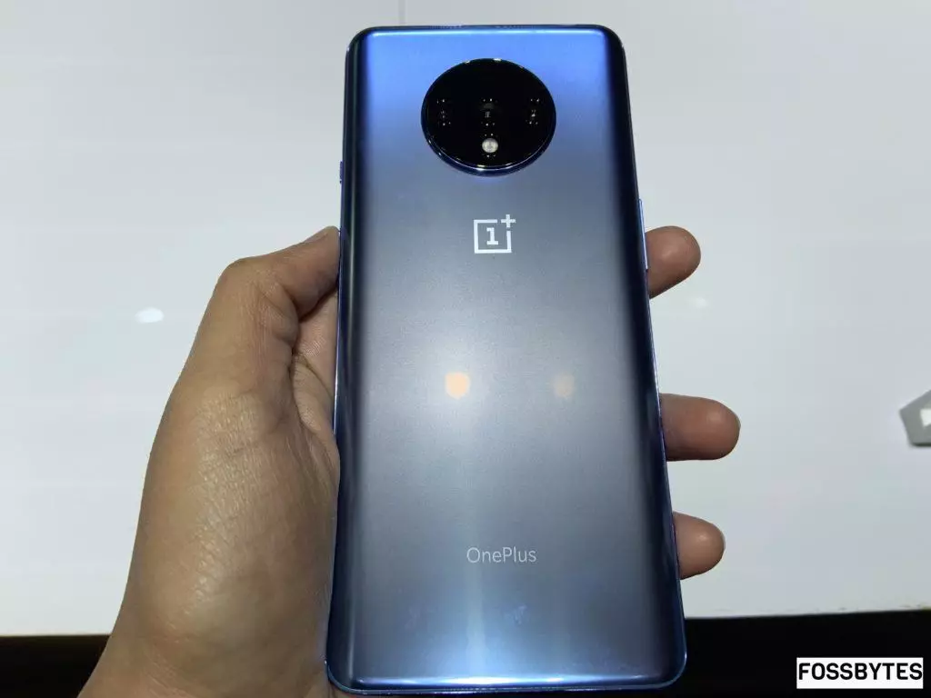 OnePlus 7T nazad