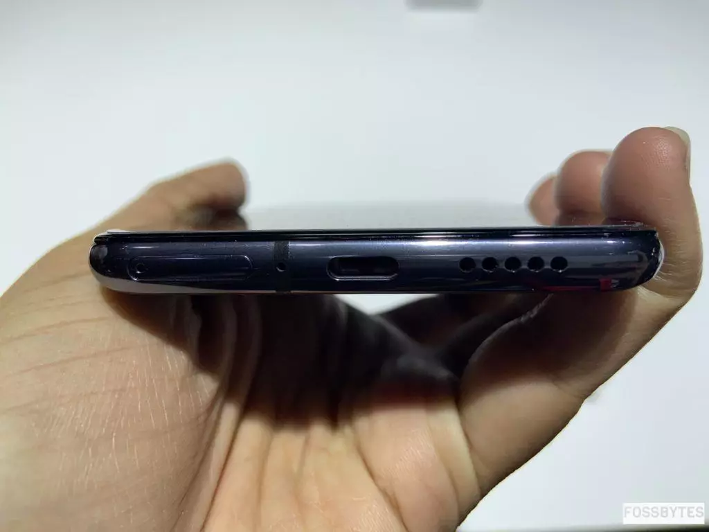 Bahagian bawah OnePlus 7T