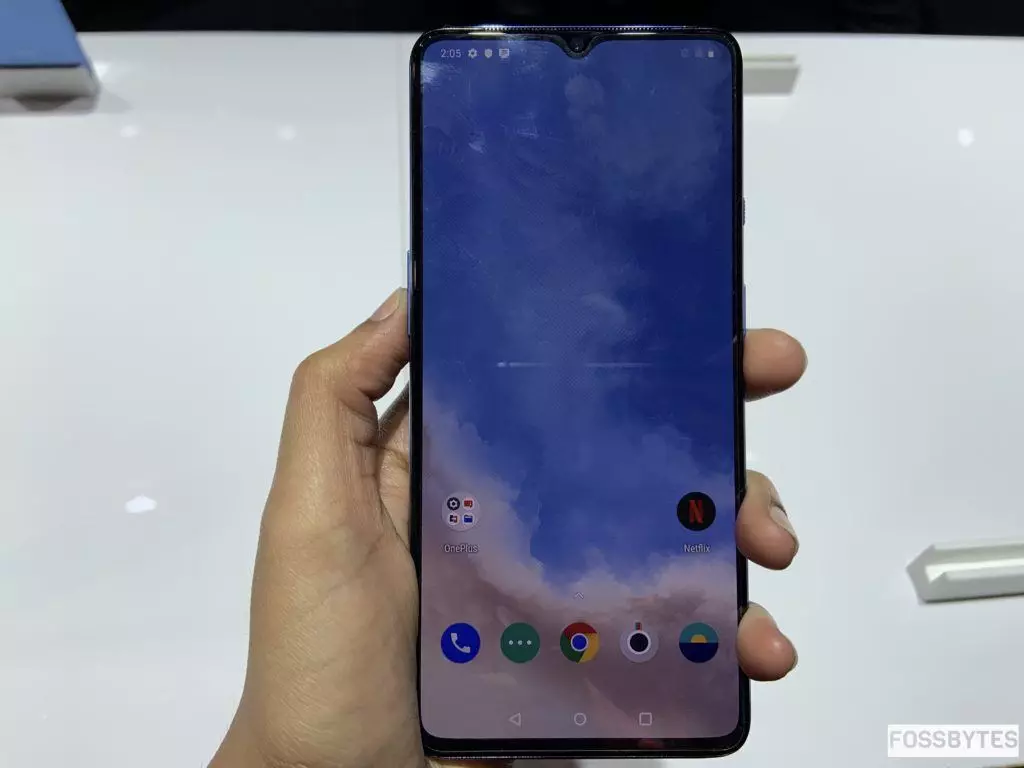 OnePlus 7T vpredu