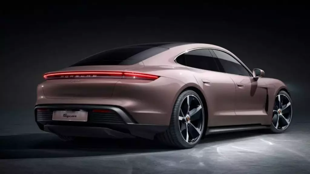 2021 POrsche Taycan ny variant