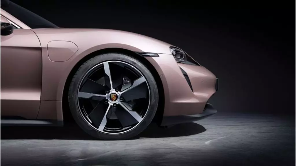 Porsche Taycan 2021 Fariĝas Freneze Altekosta: Kontrolu Novan Prezan Liston 16266_4