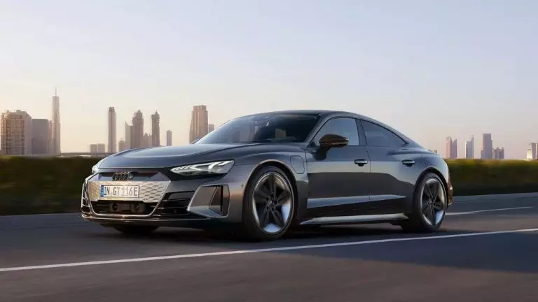 2021 Audi e-tron GT (1)