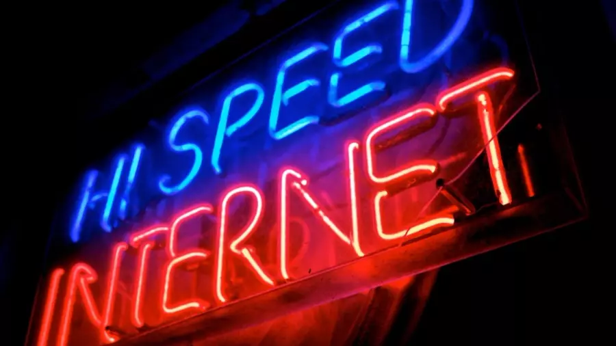 Apakah Perbezaan Antara Lebar Jalur Internet Dan Kelajuan?