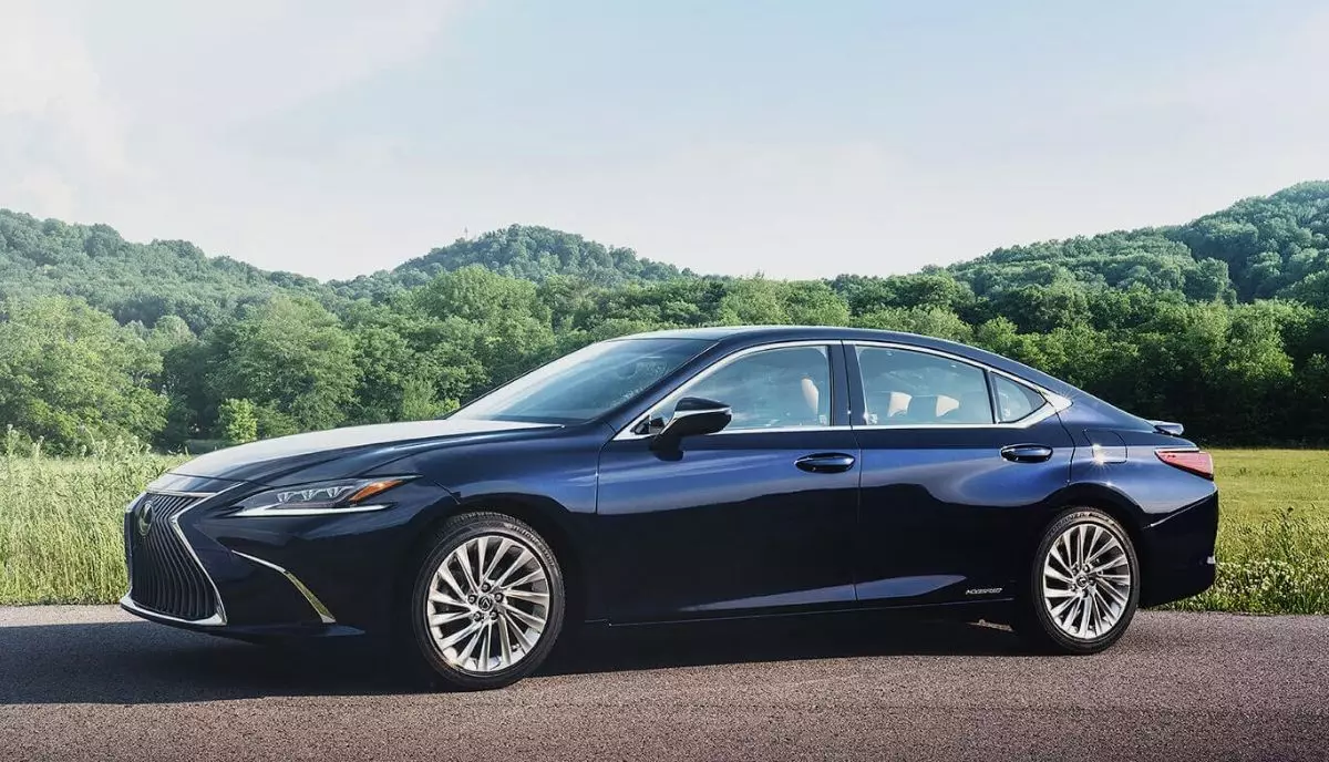 Lexus ES 300h Exquisite Hybrid_ Najboljši hibridni avtomobili