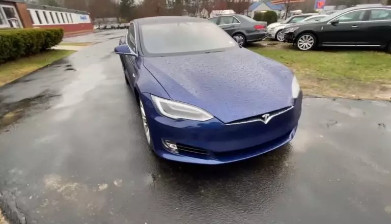 Tesla Model S ສະຫຼັບມໍເຕີເກົ່າ