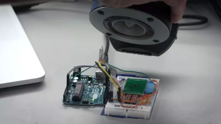 Hackare använder $5-högtalare för att styra smartphone och Fitbit med ljudvågor 4292_1