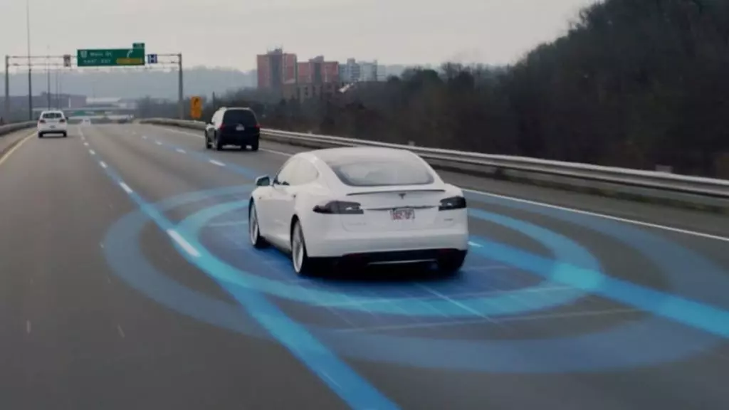 Tesla Autopilot uzlabotas braukšanas palīdzības programmatūra