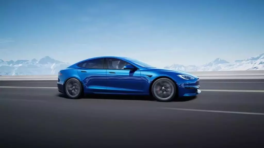 Tesla Model S 2021 года (1)