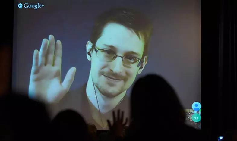 Den Edward Snowden erzielt wéi een en Internet konzentréiert op Privatsphär bauen