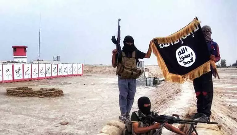 ИСИС терористи са заставом