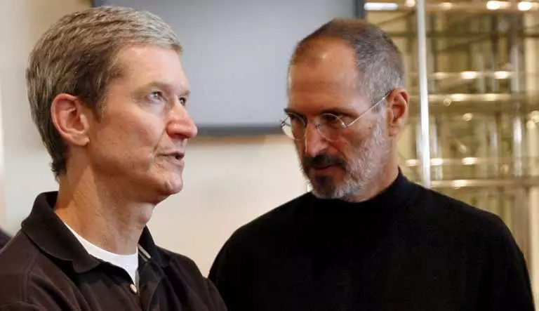Steve Jobs saam met Tim Cook