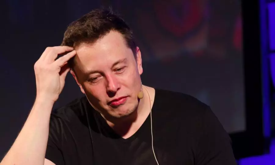 Elon Musk: Å holde seg offentlig er bedre for Tesla; Dumper planlegger å ta Tesla privat