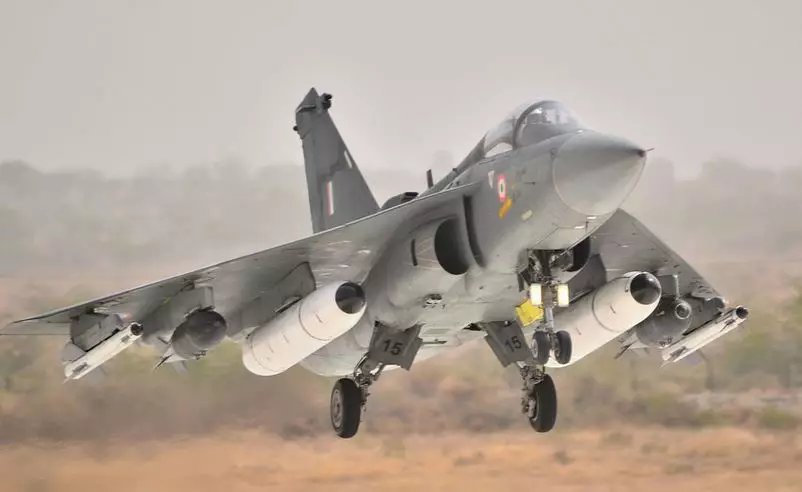 Naturheemlech gebaut Tejas Light Combat Aircraft iwwerginn un IAF