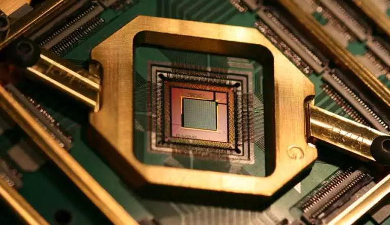 D-Wave 2X Quantum Computer Fa'asilasilaina ma Sili atu i le 1000 Qubits 7917_1