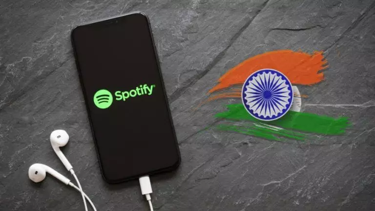 Spotify кушымтасы Indianиндстан флагы белән бергә